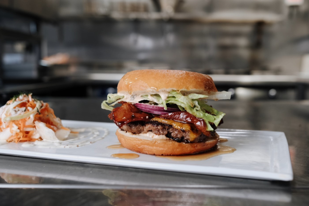 Le Huggy's s'associe aux meilleurs donuts belges pour un burger ultra ...